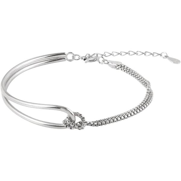 「サイズ」ブレスレット長：約16cm (+3cm延長チェーン付き） 半円バングルも柔らかな素材の為、調整可能です。「素材」銅合金「デザイン」半円のダブルラインと結びチェーンのお洒落なデザインのブレスレット。シルバーカラーのシンプルなデザイン...