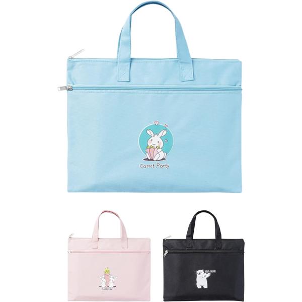 バリエーションコード : 2B25I2T6Q9サイズ（約）:縦27cm x 横36cm 丈夫で軽量、意外に嬉しい大きめのファスナーポケットも付いています。A４サイズの教材収納出来ちゃいます。コンパクトに畳めることも可能です。予備用としてラン...