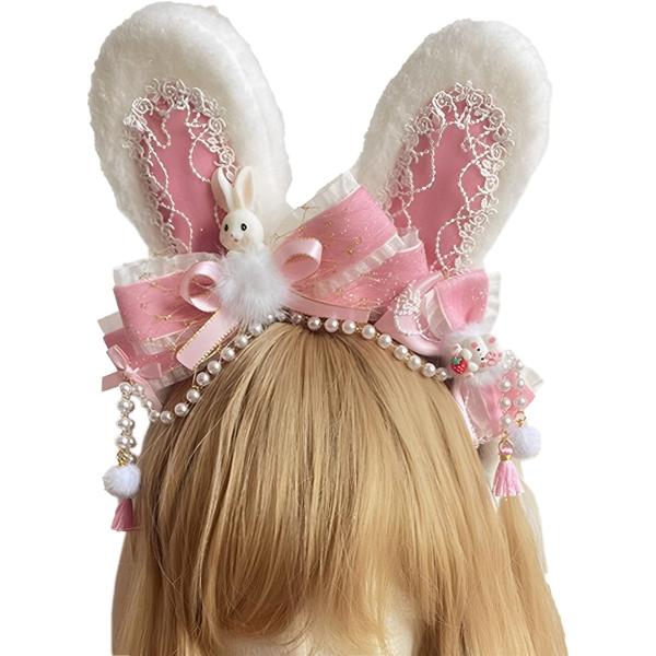 付けるだけで絶対可愛くなれる、メルヘンなうさ耳カチューシャです。大きめリボンの上にはちょこんとうさぎのマスコットが乗っており、エモさ大爆発。さらにリボンやフリル、レースなどでデコレーションし、とことん甘い雰囲気に仕上げました。カチューシャの...