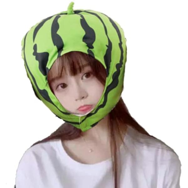 バリエーションコード : 2B2KFNTUWK見た目が可愛くて面白いスイカキャップ「スイカの被り物」です。ぬいぐるみのようなフォルムをしており愛嬌があり、周りの視線を集めること間違いなし。中身は綿でできており、装着しても立体感があり軽くて疲...