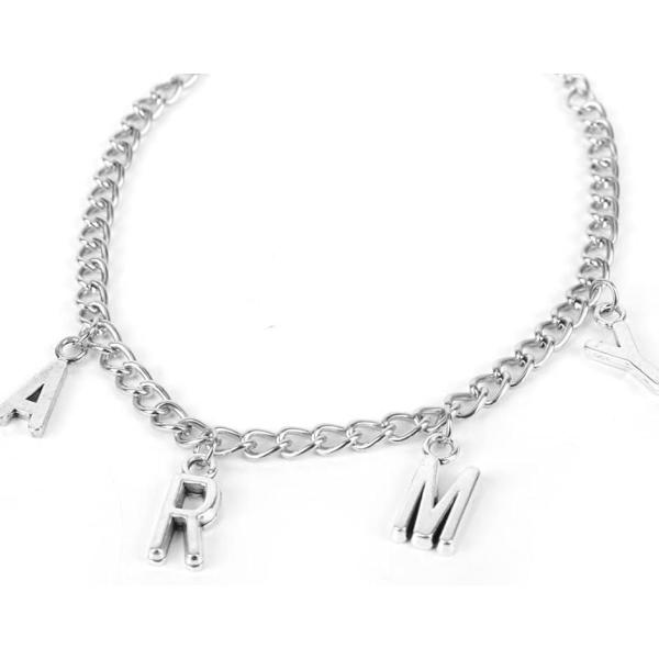 ARMY ローマ字チャーム ブレスレット等間隔にローマ字が配置されているシンプルなデザインです。ブレスレット長：フリーサイズ（最長18cm) どの位置でも留めることが可能です。素材：銅合金、メッキ加工イベントや普段使いにも大変おススメです。...