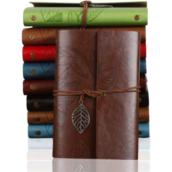 バリエーションコード : 2B2N9WFRJO金古美色の レトロでアンティークな チャームで手帳もおめかししましょう。幅12.0cm長さ18.5cmA6サイズのシステム手帳はB6・A5サイズよりもコンパクトなため、カバンに入れてもかさばりに...