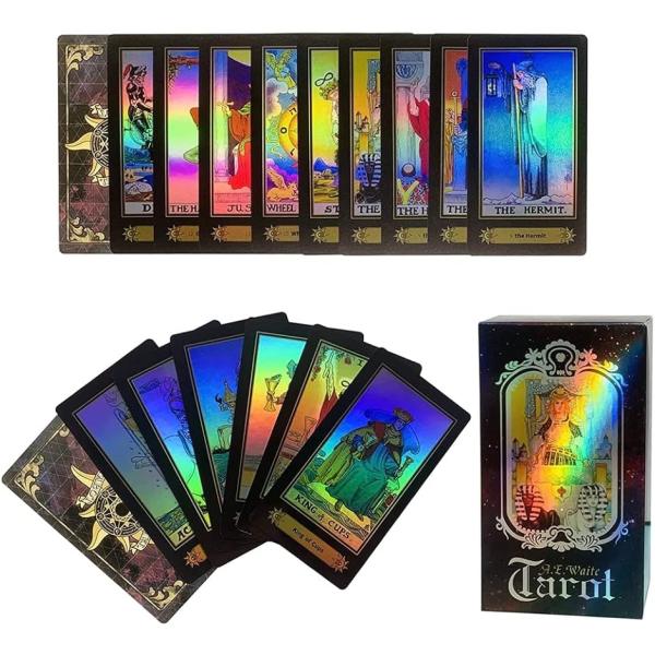 バリエーションコード : 2B2PJWP5S1「きらびやかなホログラフィック」キラキラとした綺麗なホログラフィックの絵柄が描かれたウェイト版タロットカードです。カードが虹色に光り、角度によって光り方や場所が変わり、幻想的なデザインになってい...