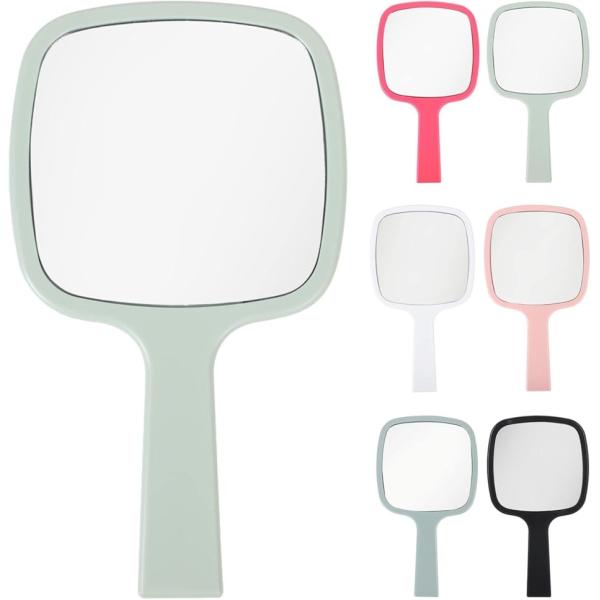 バリエーションコード : 2B2PSNCWWN「大きくて見やすい」 大きくて横に長いハンドミラー。縦長タイプより顔全体が見やすい実用的なデザインです。鏡面は高解像度で細かいところまでクリアに映るため、毎日のメイクに大活躍するでしょう。「滑り...