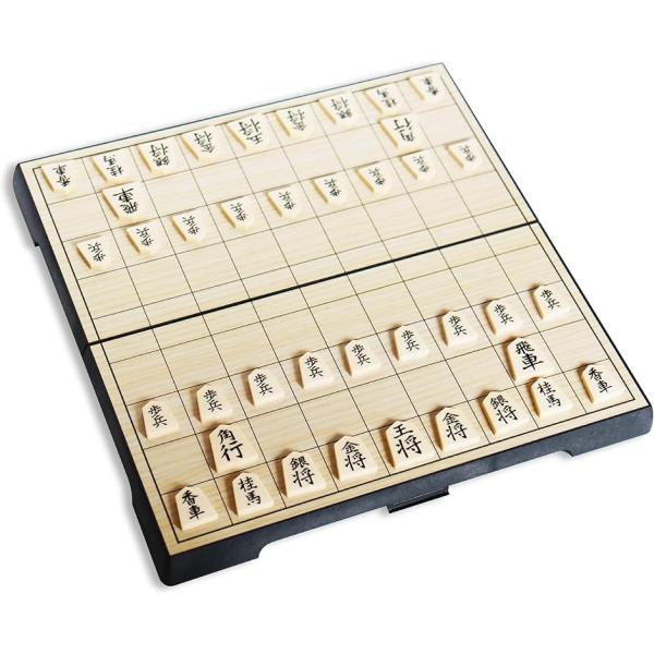 ・「どこでもできる将棋盤」コンパクトで持ち運びに便利。旅行の時に、遠足の時、友達の家に持っていって遊んだりできます。サイズも適度な遊びやすいサイズを追求し、老若男女共に遊べます。・「適度なサイズ」 折りたたみサイズ：約25cmx12.5cm...