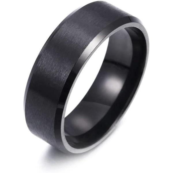 バリエーションコード : 2B2YLIKJ0W「洗練されたシンプルデザイン」無駄を削ぎ落としたシンプルな太めリングは、指元をスッキリと見せてくれる人気デザイン。表面は落ち着いたマット加工xエッジ部分はツヤ感仕上げで、さりげないコントラストが...