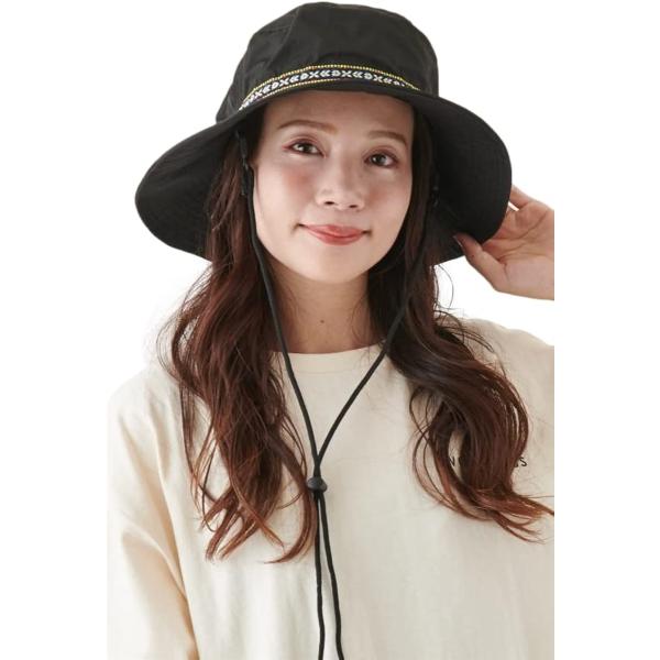 バリエーションコード : 2B4CYR2N48・素材構成: 100% ポリエステル・＊UVカット、撥水加工、あご紐つき、サイズ調整可能、機能が盛りだくさんのアウトドアハットです(^^)かわいいチロリアンテープがワンポイントアクセント。もはや...