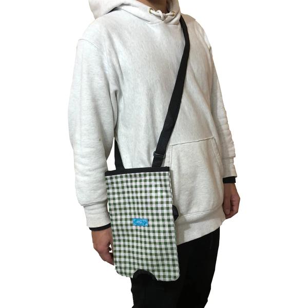 バリエーションコード : 2B6LPQC6IO・「プライバシーの確保」採尿バッグや導尿カテーテル等をカバーし、プライバシーを守ってくれる目隠しバッグです。・「使いやすい」ワンタッチのバックルタイプとなっているため、簡単に脱着できます。・「再...