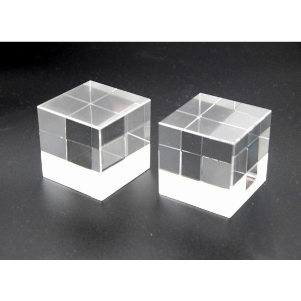 バリエーションコード : 2B4QDY8VWNまるでクリスタル。高品質の透明アクリル製ブロックです。ガラスと間違えるほどの高濃度アクリル樹脂。エレガントな外観、高級感あふれるディスプレイとして、お部屋のインテリアとしても。ジュエリー、化粧品...