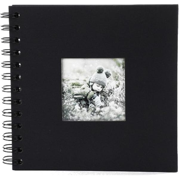 バリエーションコード : 2B4W591XRG「表紙の絵を変えられる」表紙がくり抜かれているため、 1ページ目の写真が表から見えるようになっています。お気に入りの写真に変更することができます。「耐久性に優れた素材」表紙は硬く厚めに作られてお...