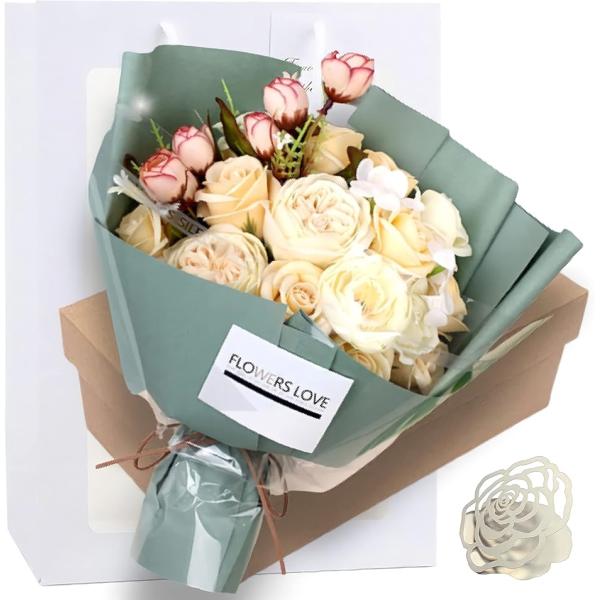 バリエーションコード : 2B4KTSP3FQ「大切な人へのプレゼント」薔薇の生花と変わらない大きさでブリザードフラワーやドライフラワーと異なり、花束に優しい華やかな香りがします。花びら一枚一枚に石鹸素材で作られているため、枯れることがなく...