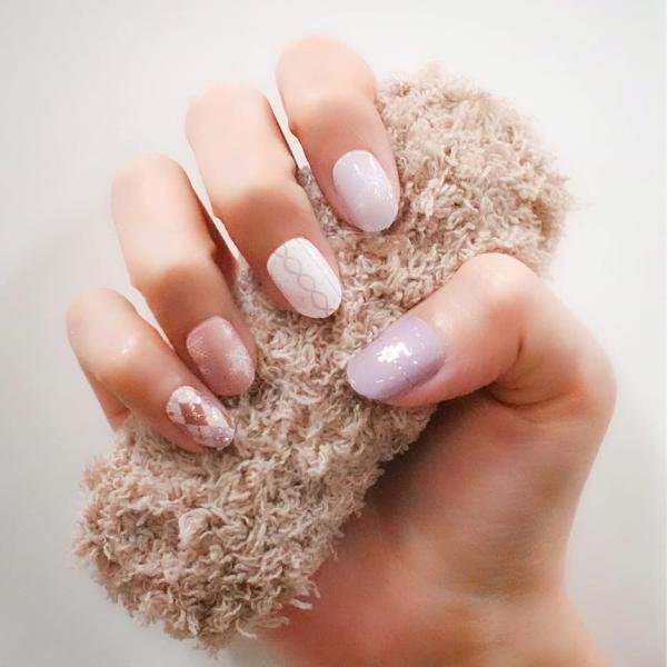 バリエーションコード : 2B4VRQ64GN・「初心者でも簡単」 シールの中から自分の爪に合ったサイズを探して貼り付けるだけ。UVライトを当てるのも60秒だからあっという間。 やわらかいシールタイプ浮くことなくピッタリ密着。初心者でも簡単...