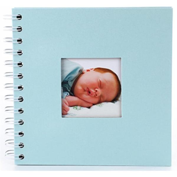 バリエーションコード : 2B4W591XRG「表紙の絵を変えられる」表紙がくり抜かれているため、 1ページ目の写真が表から見えるようになっています。お気に入りの写真に変更することができます。「耐久性に優れた素材」表紙は硬く厚めに作られてお...