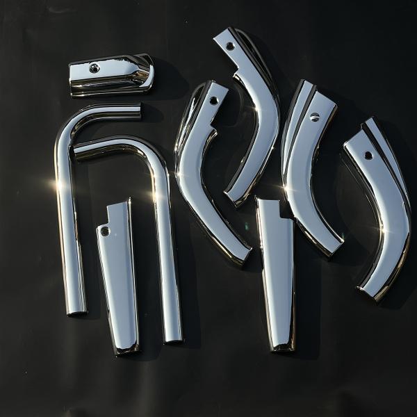 「 商品詳細 」 ・本体カラー：メッキ ・材質：ABS樹脂 ・取付： かぶせタイプ 「 セット内容 」 左右9点セット ＊丸パイプ仕様「 適合車種 」 ・三菱ふそう　大型　スーパーグレート2000　後期〜＊角パイプ仕様＝前期⇒装着不可＊丸パ...