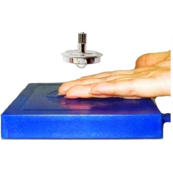 バリエーションコード : 2B65QXXC2Y・磁石の反発力でコマが浮く。・磁石の反発と重力がつり合うと、その距離が合った所で浮きます。・おもりやくさびを使って微調整が必要ですが、成功した時の喜びも大きいですね。・親子で試行錯誤しながらこの...