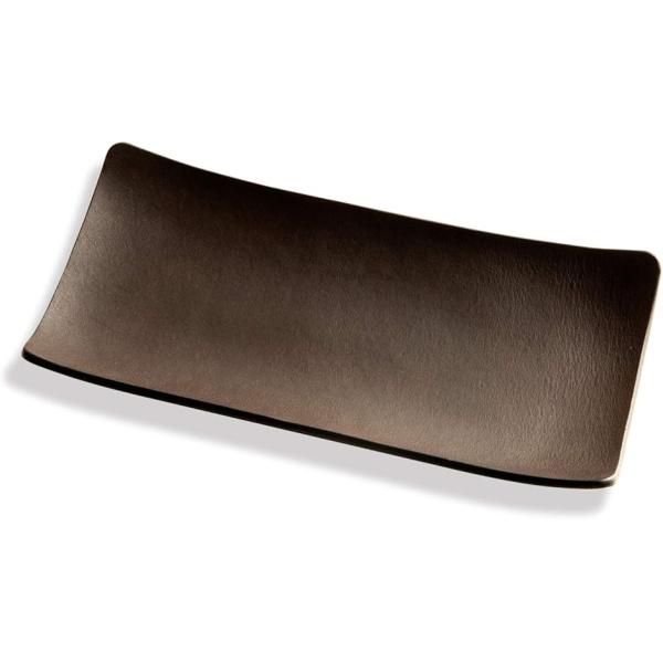 バリエーションコード : 2BURKPFU6T「日本の職人が1つ1つ丁寧に作りました」 自社工房で心を込めて1つ1つ丁寧に作っています。プレス機でなどですぐに形成できるものではなく、「革絞り」という日本古来から伝わる伝統技法で、時間をかけて...