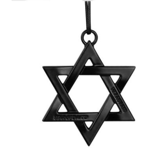 バリエーションコード : 2B81YYVGQY6という数字は“調和と安定”、5は“幸福と健康”を意味する重要な数字。安心、快適に車内をドレスアップする五芒星、六芒星をデザインしたカーアクセサリー、ルームミラー用ハンギングアクセサリーです。五...