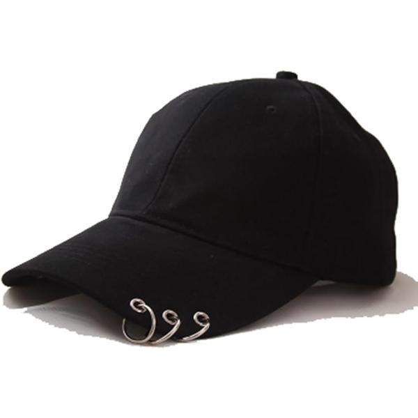 バリエーションコード : 2B89ROC6W2・メイン素材: 綿・素材構成: 綿 他・ツバに3個のリング付いたデザインのキャプ・ブラック/ホワイトの2色を展開しており女性、男性どちらでも着用いただけます。・ユニセックスなデザインで年齢、服装...