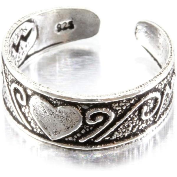 バリエーションコード : 2B8RQS5601メンズ用にデザインされたシンプルでかっこいいトゥリング。ビンテージ感溢れる燻しブラックが無骨な男性の足元にぴったりですリングの裏側まで模様が施された手の込んだ仕上がり。愛着の湧く一品です裸足やサ...