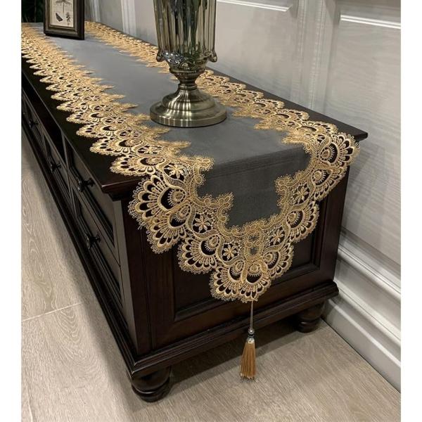 バリエーションコード : 2B90U4NG4N「華やかで上品な空間を演出」 繊細なレースと揺れるタッセルが、食卓に華やかさを添えます。特別な日のディナーや、普段使いにも、上品で優雅な雰囲気を演出したいときにぴったりです。「テーブルコーディネ...