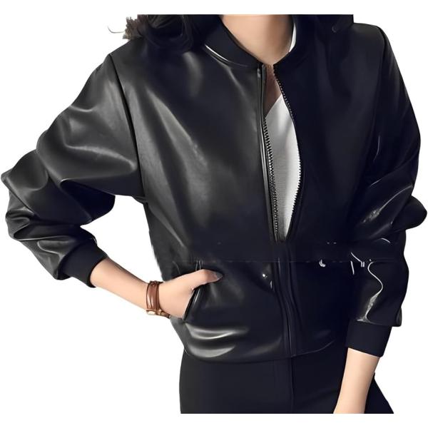 バリエーションコード : 2B935SXWH0フェイクレザーのMA-1ジャケットは秋冬のトレンドアイテムとして注目の集まるアイテム。環境に配慮したヴィーガンレザーを使用し、ミリタリーウェアのアイコニックなデザインを現代的にアレンジしています...