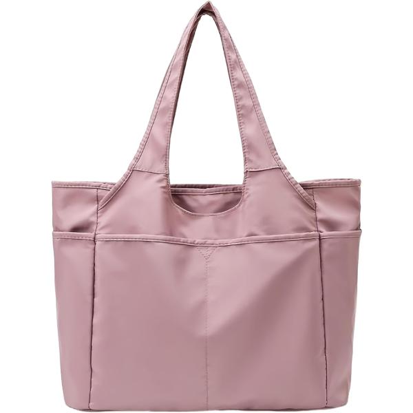 バリエーションコード : 2B9OSI4QLD「大容量で通勤バッグにも最適」このナイロンバッグは、大容量でA4サイズの書類やノートPC、さらには500mlペットボトルや折りたたみ傘まで楽々収納できます。軽量で持ち運びが楽なので、通勤バッグと...