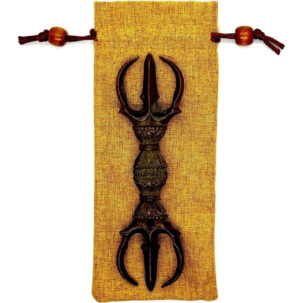 バリエーションコード : 2B9DLLPDOS「三鈷杵」(さんこしょ＝バジュラ) 金属製で杵の形をした寺院用仏具 密教法具。空海(くうかい)が正式な密教を伝える前の奈良時代、わが国では初期的な密教が信仰されており、本品はその時期の金剛杵(こ...