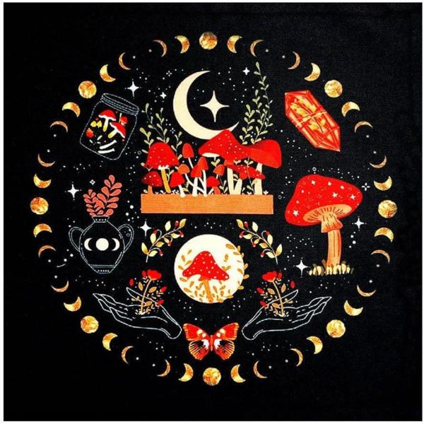 タロットマットには、カラフルで不思議なきのこのデザインが施されています。普段使いにぴったりで、実用性を重視しています。正方形で、据わりが良く、使いやすさも特長です。お部屋のインテリアに華やかさを加える一品です。タペストリー、タロットクロス、...