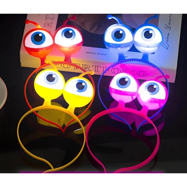 バリエーションコード : 2B99QFLJHW「光るカチューシャ 目玉」 この光るカチューシャは、面白い目玉デザインでどんなイベントでも目を引く存在。LEDライトが輝き、夜のイベントや夏祭り、ハロウィンなど、暗い場所でも抜群の視認性を発揮し...