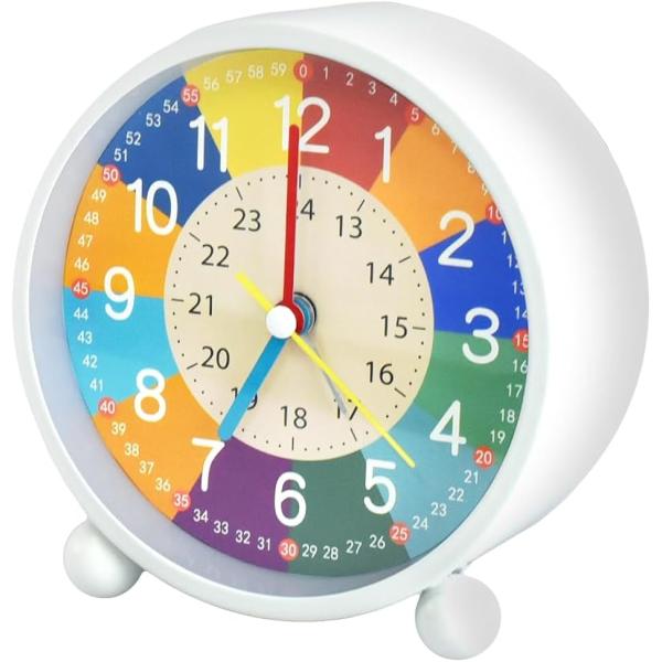 1時間ごとに色が分かれているので、老若男女問わず使いやすい目覚まし時計です。分刻みで数字が書かれており、アナログ時計を読むのが苦手な方でも一目で時刻を確認できます。文字盤の中央には13時〜24時の表記もあるため、12時間制/24時間制どちら...