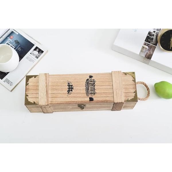 「重厚感のあるデザイン」精巧で美しく洗練されたデザインで贈り物の価値を引き立てます。「出し入れしやすい留め具」レトロ＆アンティークな留め具は優れた品質でワインをしっかりと護ります。「スタイリッシュでアンティークなワインケース」ワインの価値を...