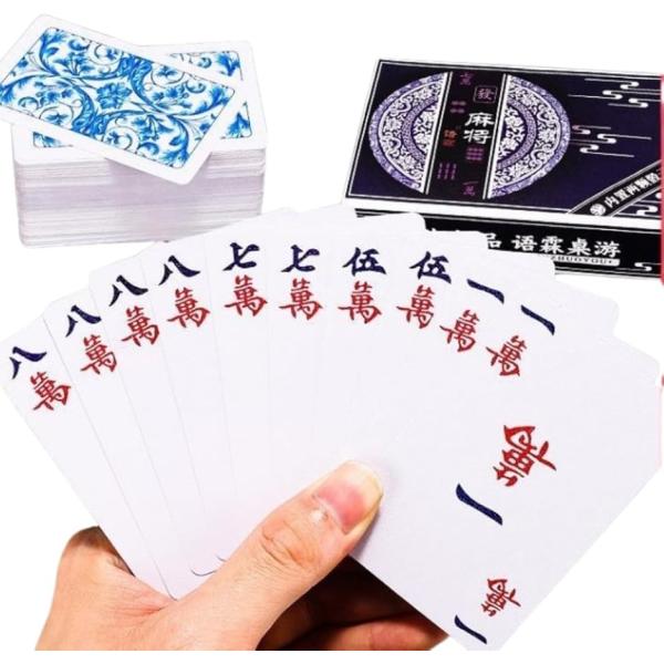 「麻雀がトランプに。」旅行先では荷物になるので出来なかった麻雀がどこでも雀荘に。伝統的な麻雀ゲームを手軽に楽しめる卓上ゲーム。プラスチック素材で水にも強く、丈夫なのでジュースをこぼしても大丈夫。「持ち運びに便利。」軽量なので持ち運びにも便利...