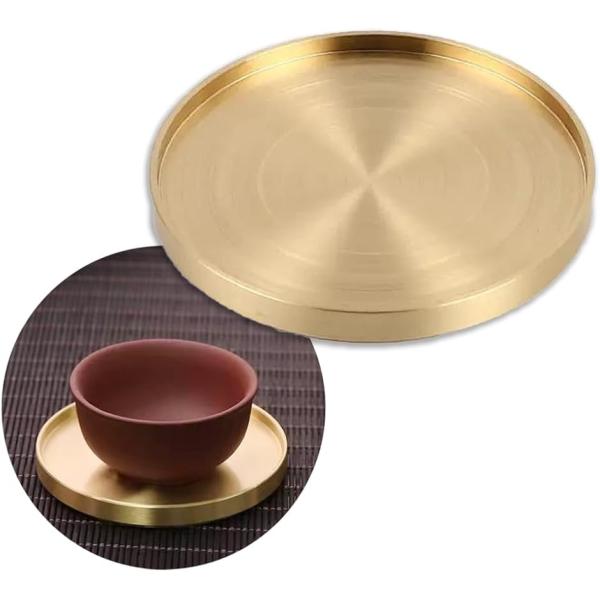 バリエーションコード : 2B9NKKWSOS「おしゃれなゴールドカラーのコースター」真鍮製ゴールドカラーのコースターです。直径は約6.6cm。シンプルなデザインながらリムデザインがエレガントな雰囲気をもたらし高級感のあるコースターです。選...