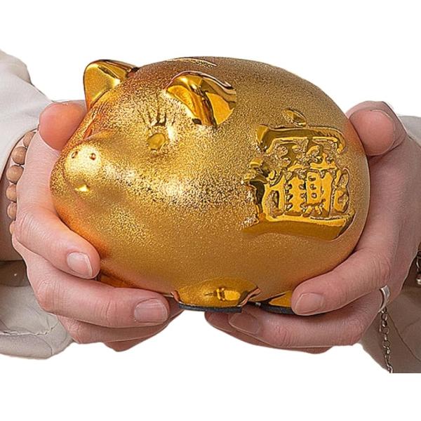 バリエーションコード : 2B9PS6IRX0「かわいい金色豚の貯金箱」世界中で縁起物とされるブタをモチーフにした金色の貯金箱。金運の象徴として、大願成就や千客万来、運気上昇などのご利益も期待できます。「お金がたくさん入る」底部のキャップを...