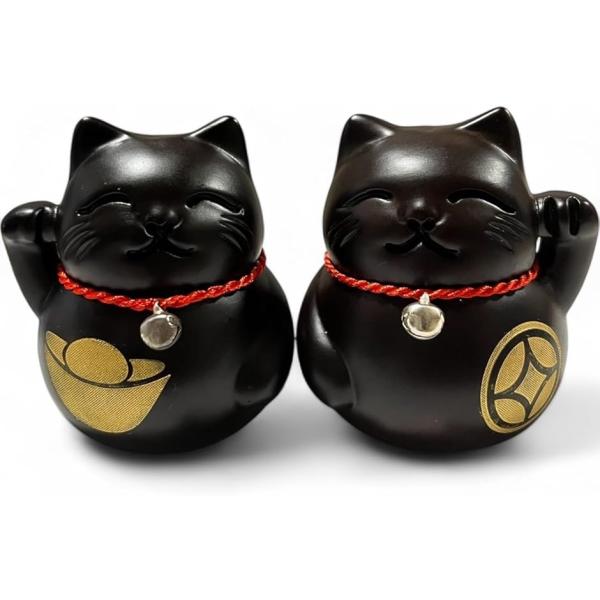 縁起物として人気の招き猫を、高級感のある黒檀カラーで丁寧に木彫りしたペアセットです。「セット内容」招き猫 2体招き猫は、右手を挙げているものと左手を挙げているものがあります。右手を挙げた猫は「金運を招く」、左手を挙げた猫は「人やお客を招く」...