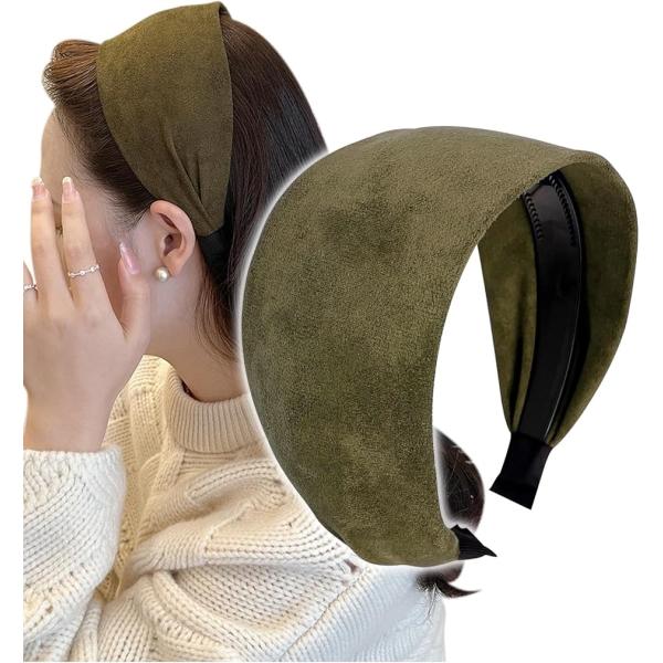 バリエーションコード : 2B9SRH33LC「大人かわいいシックなデザインのヘアバンド」スウェード風素材の落ち着いたデザインのカチューシャ。ソフトな付け心地で使いやすく、一つ加えるだけでトレンド感のあるヘアスタイルに大変身。「手軽にかわい...