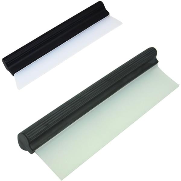 洗車後の水滴を素早く除去 洗車後の車体やガラスに残った水滴を効率よく取り除く水切りスクイージー。ワイパーのように滑らせるだけで水分を素早く除去し、水垢や拭き跡の防止に役立ちます。柔らかいシリコンブレードで傷つけにくい 柔軟性の高いシリコン素...