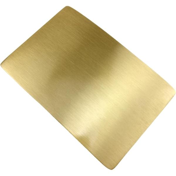 お洒落な真鍮製の光沢ありスクエア型ベルトバックル。あなたをクールに見せレベルアップ出来ます。もちろん自分のベルトに付け替えてもOKです。ワイルドでかっこいいバックルで存在感抜群。ジーンズにもチノパンにもピッタリな存在感が出ます。メンズレディ...