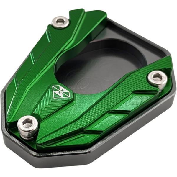 バリエーションコード : 2B9VQ8QIXU高品質・高強度のアルミを使用した汎用タイプのバイク用サイドスタンドプレートです。土や砂利、未舗装地等で駐車した際の安定性が向上し、沈み込み・転倒を防止します。スタンドの設置面積を広げることで、プ...