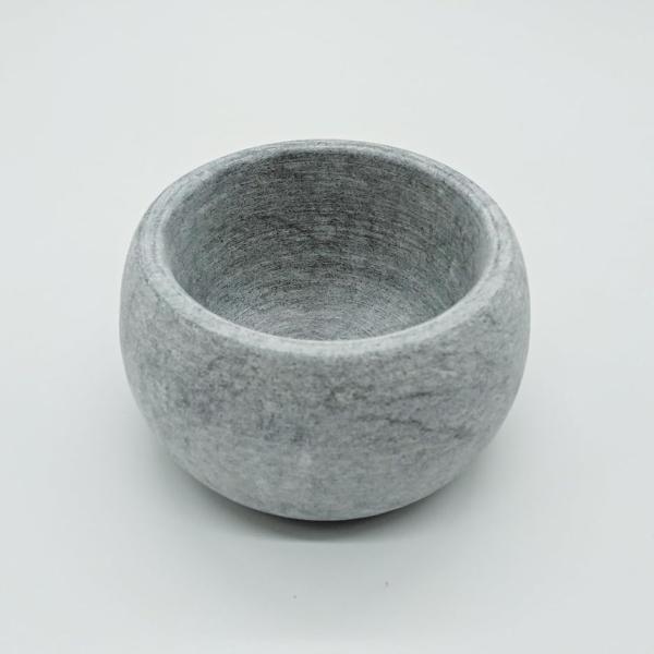 天然大理石を使用したシェービングボウルは、他社製品に比べて泡立ちが速く、シェービング体験を格段に向上させます。このシェービングボウルは、ただの道具ではなく、精美な芸術品としても楽しめます。クラシックな剃り方を愛する男性への贈り物として、特別...