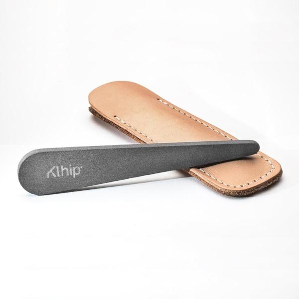 ・素材：ピレネー山脈の天然石・サイズ(約)：長さ 108mm x 先端幅 19mm - 後端幅 8mm x 厚み 5mm・重量：17ｇ　付属：本革ケース・ブランド：Klhip(クリップ)-アメリカの高級グルーミングブランド　製造：フランス・...