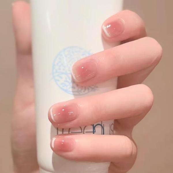 バリエーションコード : 2BJ0543K0Lネイルチップ 24pcs　指先が鮮やか、可憐、華やかに彩られます。ショートタイプで普段使いに最適です。短めで自然な印象かつ、さりげなさが好印象。多彩なバリエーションで「きれいめ」から「かわいい」...