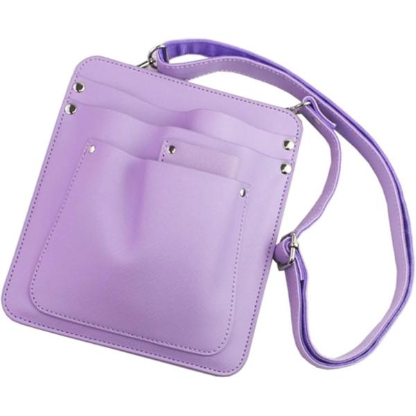 バリエーションコード : 2BJ1QYGFYN・2WAYフローリストケース。カラーはブラック、ピンク、パープルからお選びいただけます。腰巻でのウエストポーチ仕様、肩掛けでのショルダーバッグ仕様の2WAYで装着することができます。サイズは21...