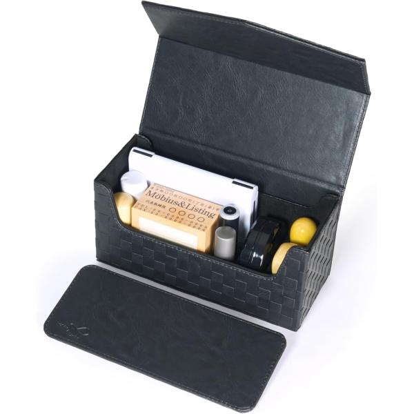 市松模様は「無限・繁栄・事業拡大・子孫繁栄」など、縁起の良い意味がありますので、印鑑ケースにピッタリな幸運・成功・開運をもたらす模様です。会社設立、起業、独立、開業、開店、記念品、プレゼントなど、商売繁盛・事業成功の願いを込めたゲンを担ぐ贈...