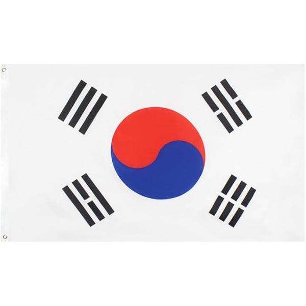 バリエーションコード : 2BJDRQ8WHXポリエステル製の生地で風にしっかりとなびきます。水に濡れてもすぐに乾きます。がっしりとしたハトメ付です。紐やフックで使用して下さい。非常に濃い印刷に致しましたので遠目からでも存在感あります。