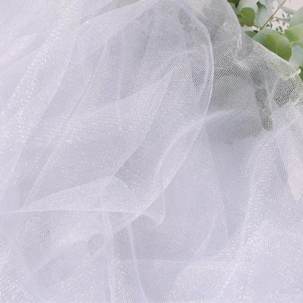 バリエーションコード : 2BJ9211KXR・程よい光沢感が魅力の、カラー ソフトチュール生地です。派手すぎない、上品な輝きと美しい透明感。パーティーやイベントなど、華やかな場面に適しています。・なめらかで手触りのいいソフト感。細かな織り...