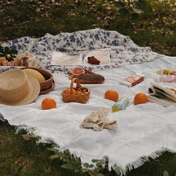 バリエーションコード : 2BJ9VIKU4L1. おしゃれな北欧デザイン：シンプルで洗練された北欧風デザインのピクニックマット。家族や友人と共に美味しいお弁当を楽しみ、写真映えする思い出作りをしましょう。2. 高品質素材：レジャーシートは...