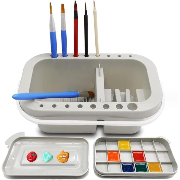 「4in1の筆洗バケツ」パレット、筆洗、筆立て、混色スペースの4in1の筆洗いバケツです。取っ手が付いているので持ち運びもらくらくです。「２槽の仕切り付き」洗浄に適した構造の仕切りを用いており、筆先を傷めずに洗浄・すすぎができます。また、水...