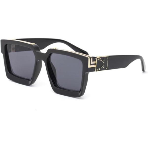 バリエーションコード : 2BJD5YG9T9「エレガントなゴールドとブラックのミリオネアスクエアサングラス」豪華でエレガントなゴールドの縁が、ミリオネアやセレブ、ラッパーのように存在感を放つ方々におすすめのスクエアサングラスです。HIPH...