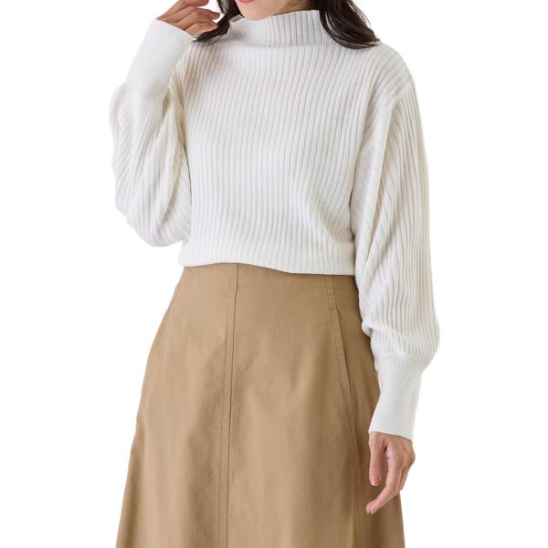 バリエーションコード : 2BJDO3T8I5「秋のマストアイテム」秋の訪れとともに、注目されるのがこのリブニットセーター。季節の変わり目に最適なこのセーターは、厚手ではないため、重ね着やオフィス、デートシーンにも適しています。さまざまなシ...